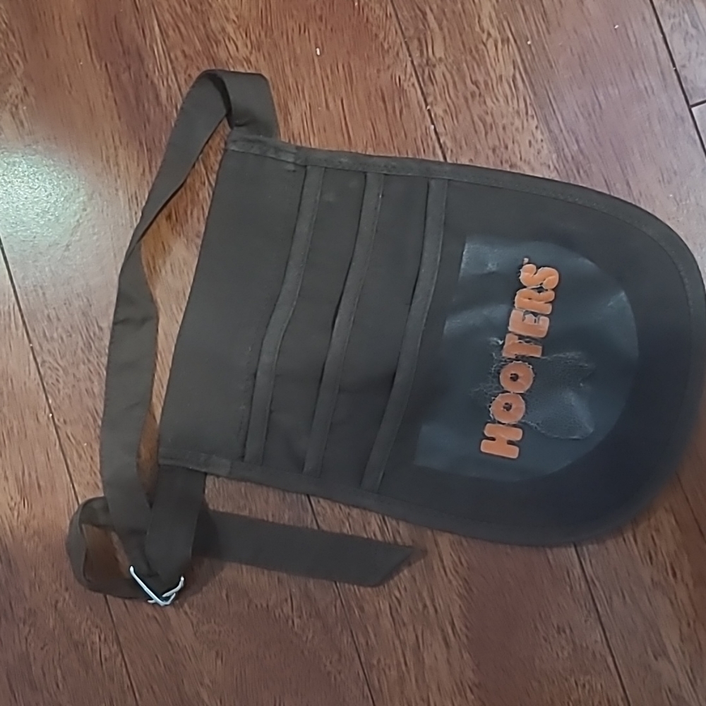 Rare Vintage Hooter's Money Pouch - Gem